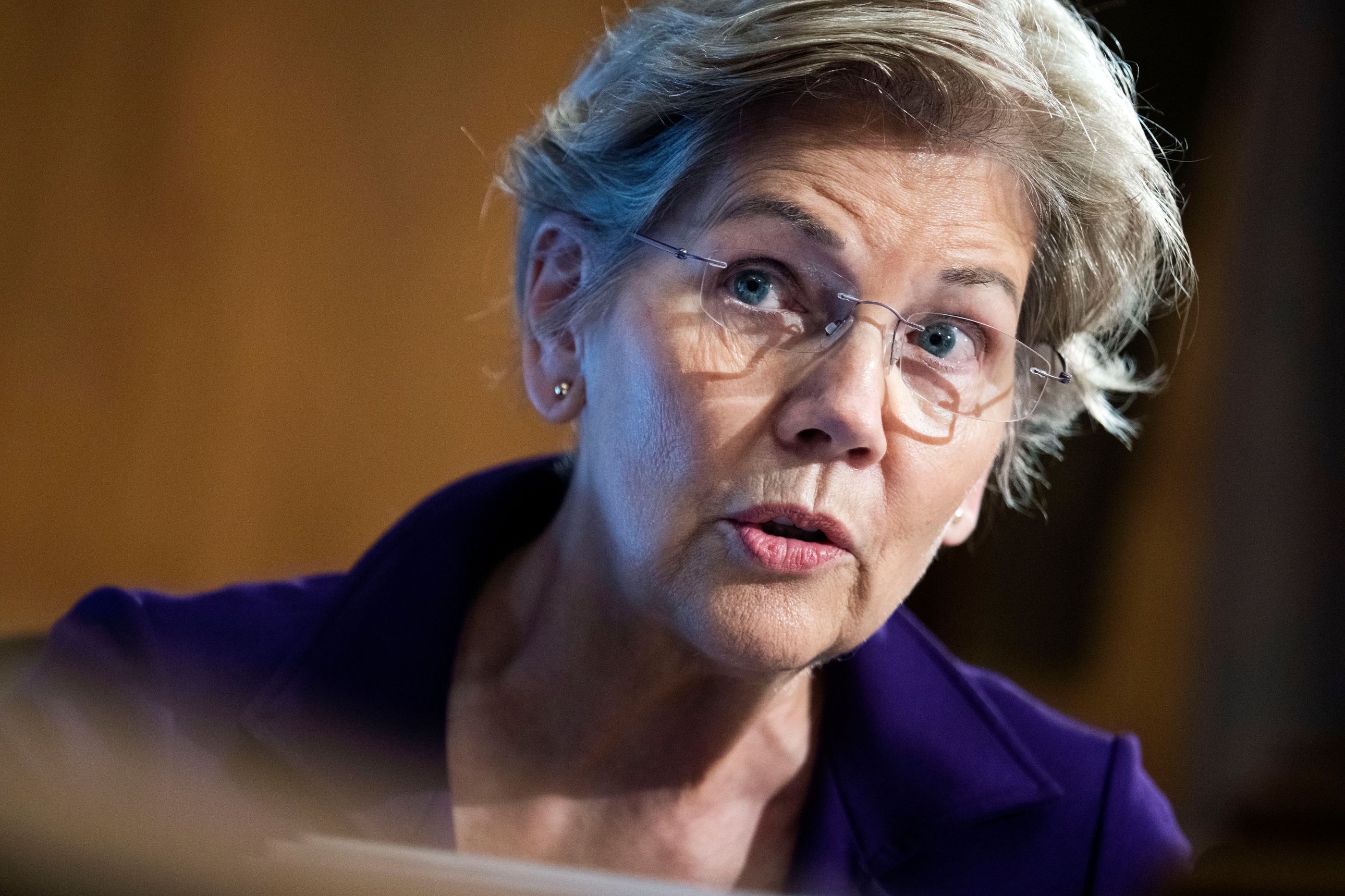 Senator Elizabeth Warren vs. Economist Lawrence Summers on Monetary ...